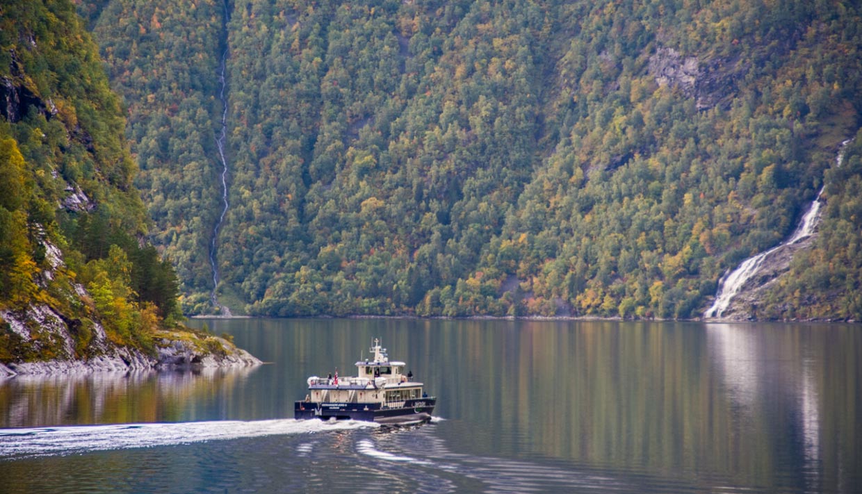 Aktiviteter sightseeing turer med båt buss i geiranger - Geiranger ...